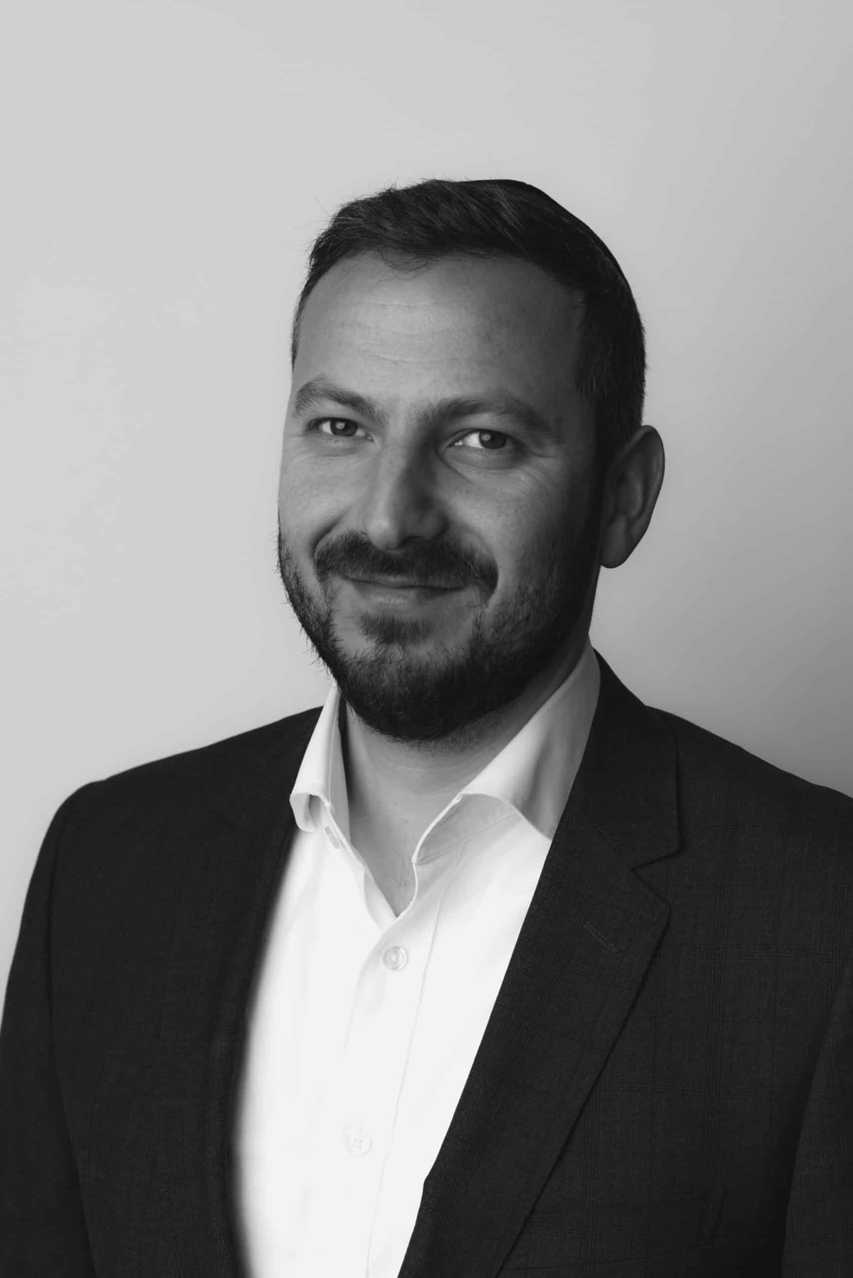 Elliot Berlin | Poverni Sheikh Group